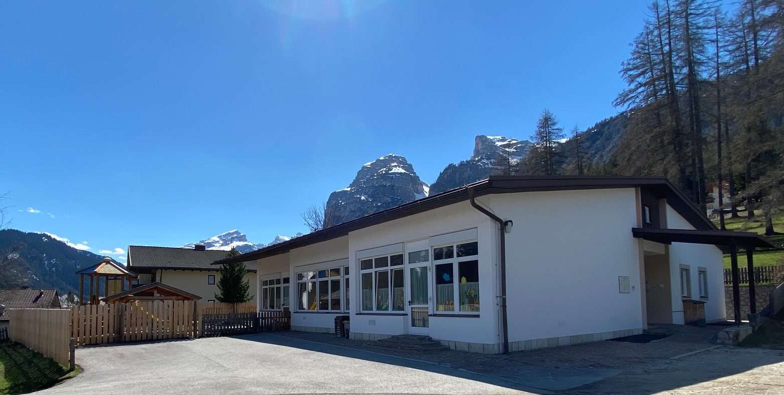 La Ila ará na scolina nöia - La Usc di Ladins - Plata dla Union ...