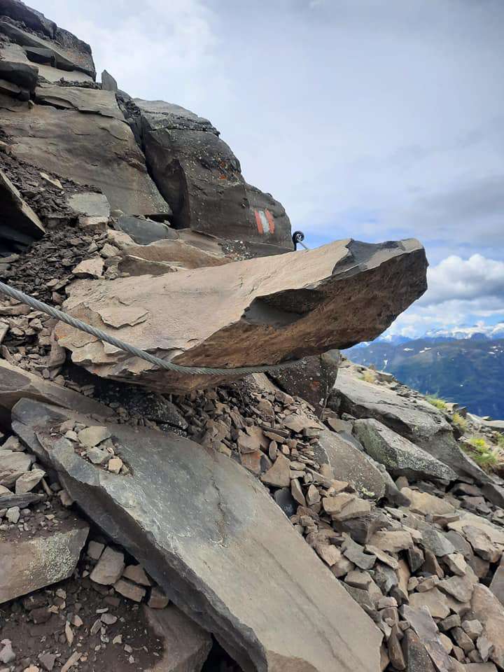 Sass a pingolón sul teriol ntra Col de Lana e Spiz de le Selëghe - La ...