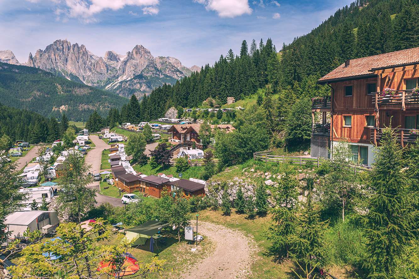L Vidor anter i miores camping - La Usc di Ladins - Plata dla Union ...