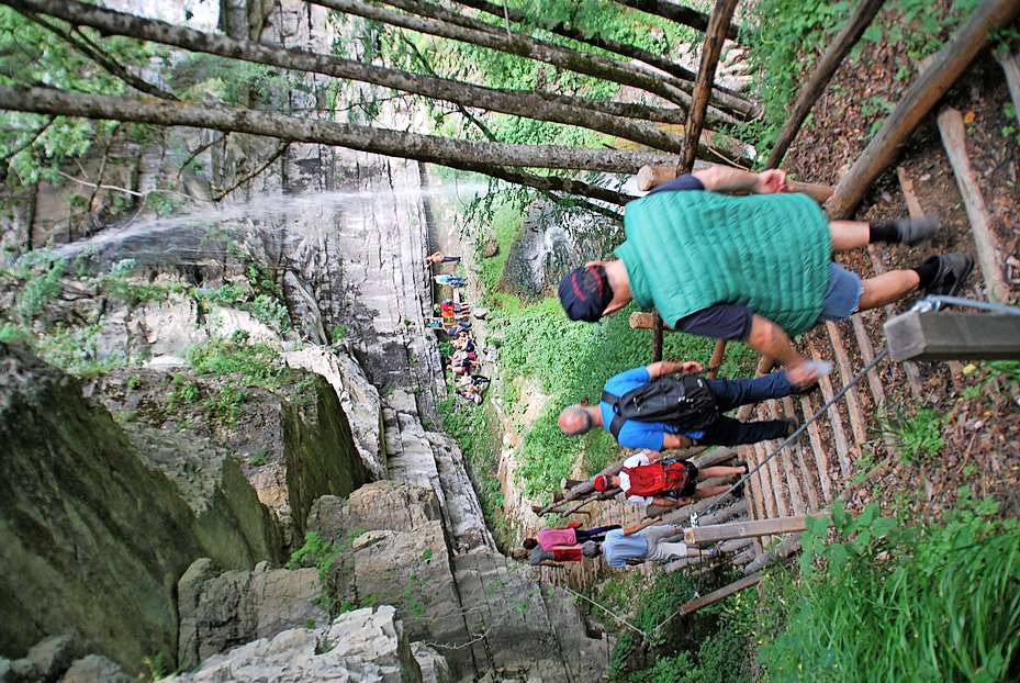 Saré en trat del Teriol de Retic - La Usc di Ladins - Plata dla Union ...