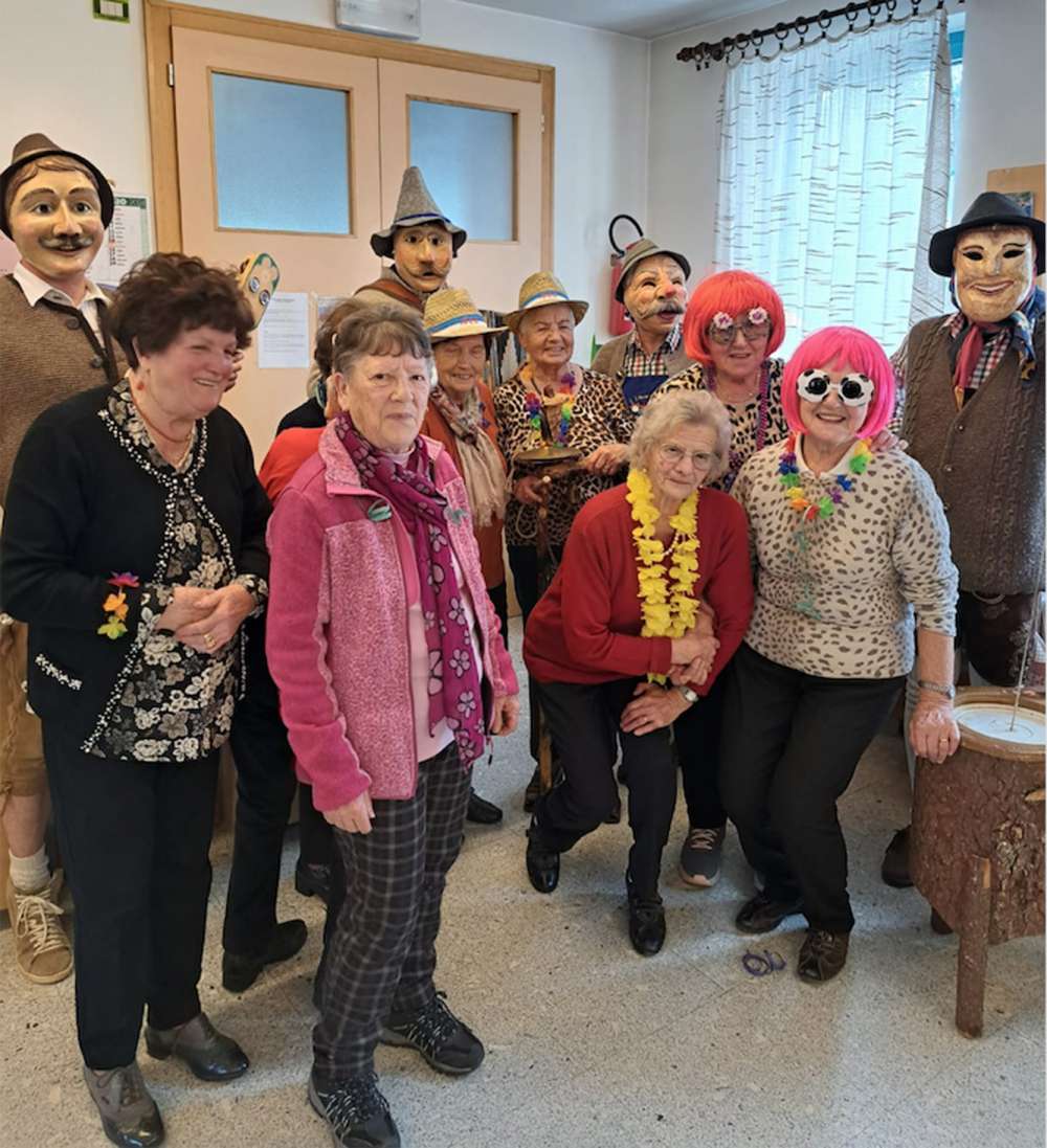 L é semper valch per poder far festa - La Usc di Ladins - Plata dla ...